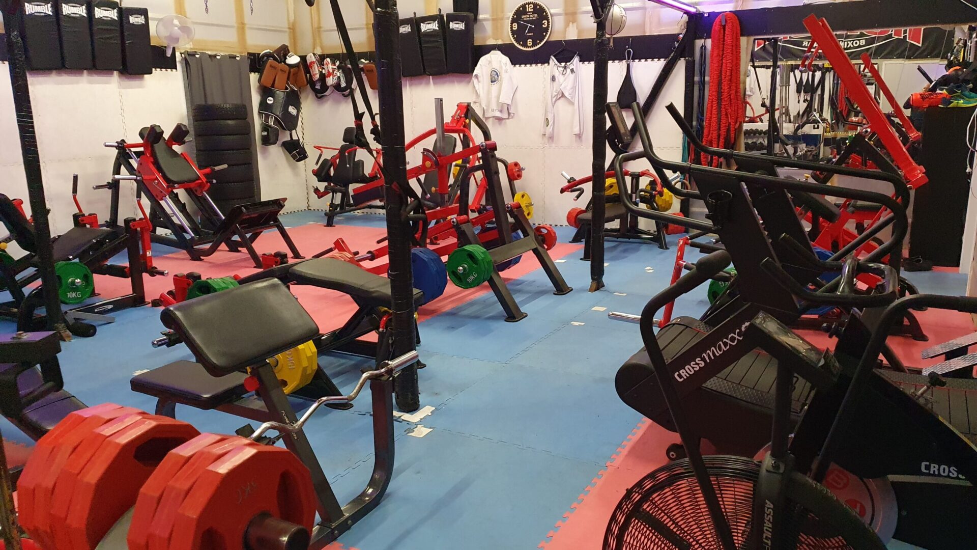 JOEY'S GYM - Never quit. Train to be fit.